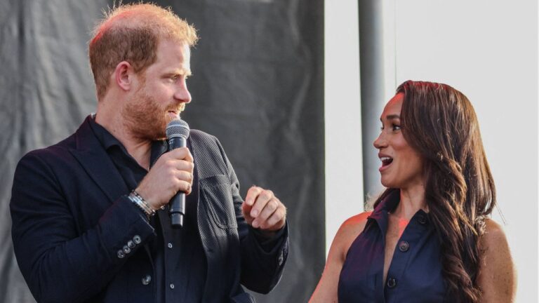 Prince Harry and Meghan Markle Raise Eyebrows With Awkward PDA at ...
