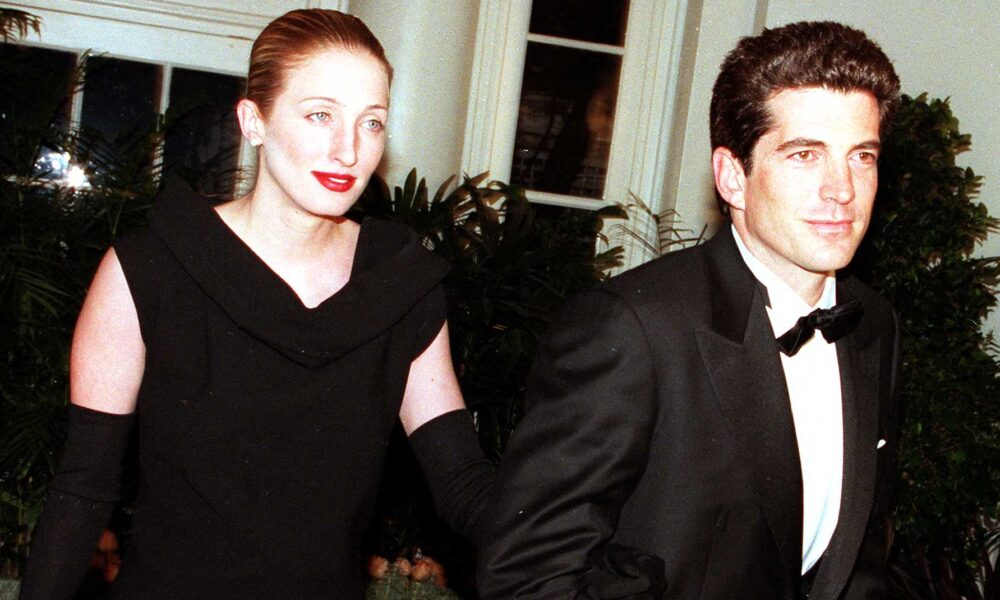Photographer Who Captured JFK Jr., Carolyn Bessette’s Infamous Fight ...